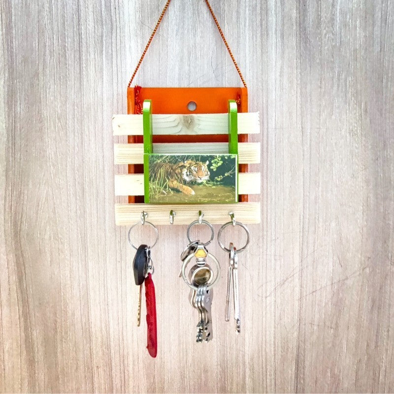 Tiger design Wooden Key Chain Holder Stand – Channapatna Toys